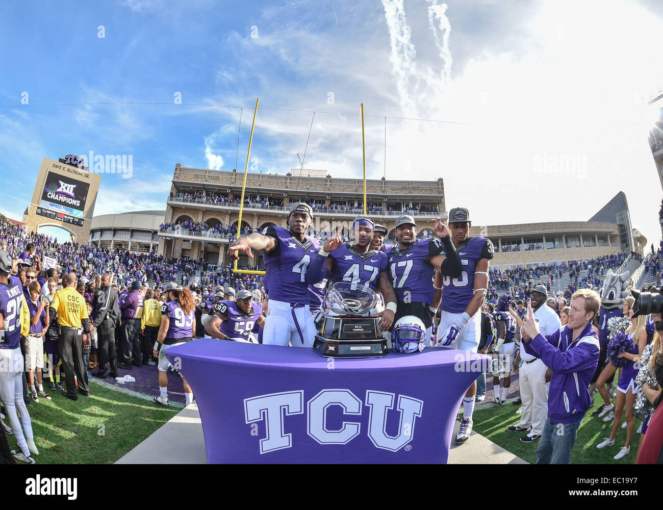 Iowa state tcu football amon g carter stadium hi-res stock photography ...