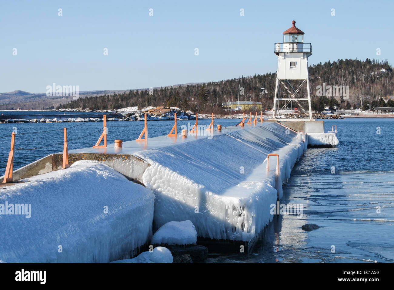 Lakeside rocks hi-res stock photography and images - Alamy