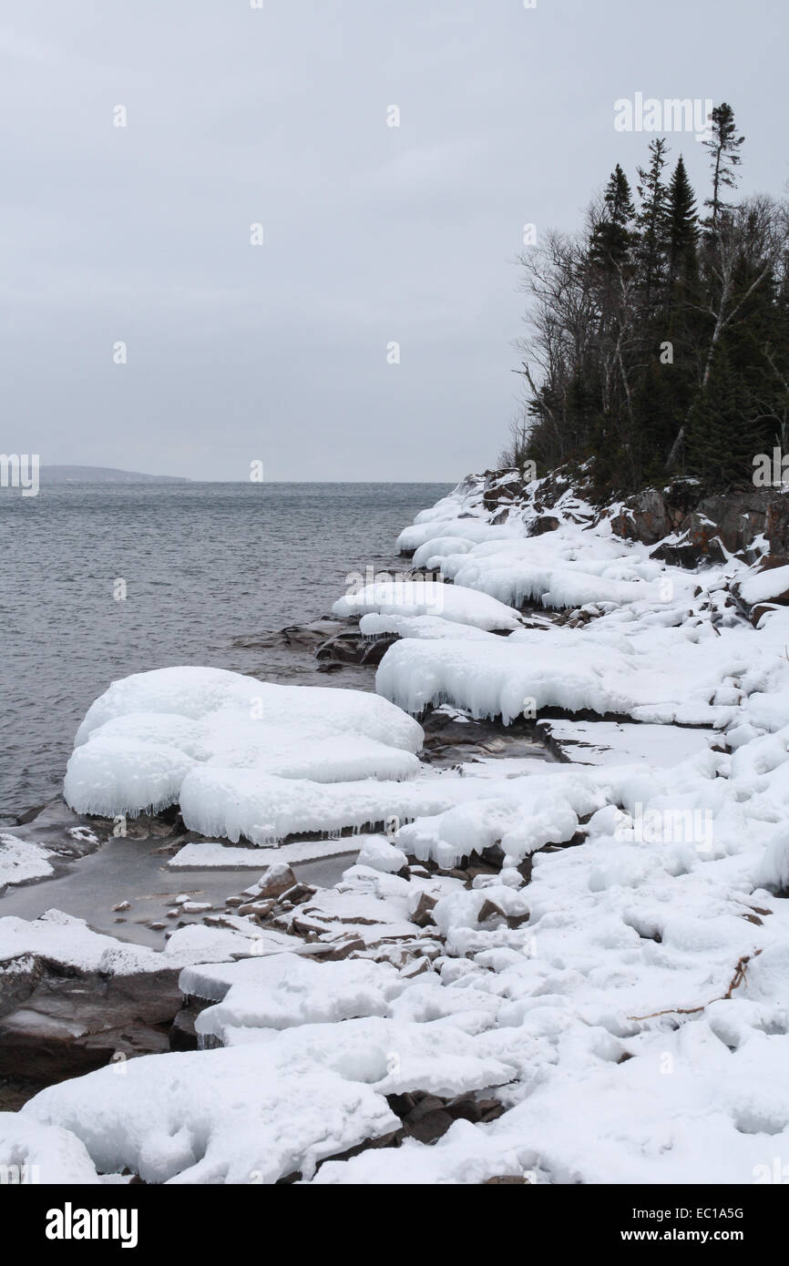 Minnesota lake superior shoreline hi-res stock photography and images ...