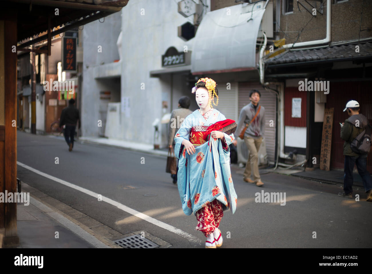 Japanese geisha costume hi-res stock photography and images - Alamy