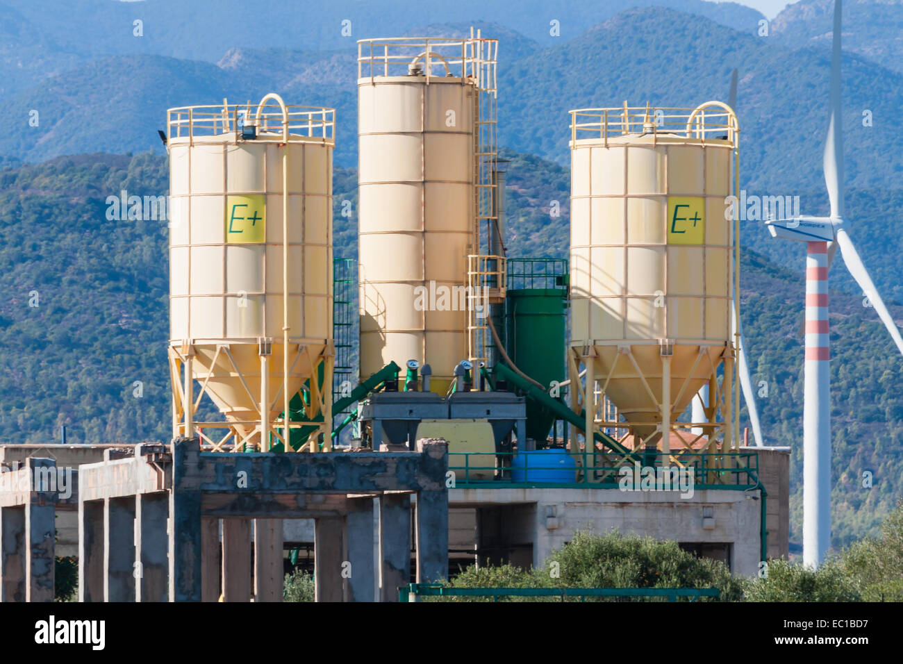 Yellow Silos in industrial Place Stock Photo - Alamy