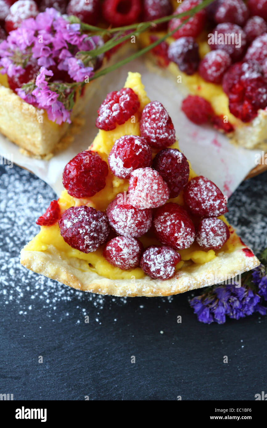 Raspberry and custard tart hi-res stock photography and images - Alamy