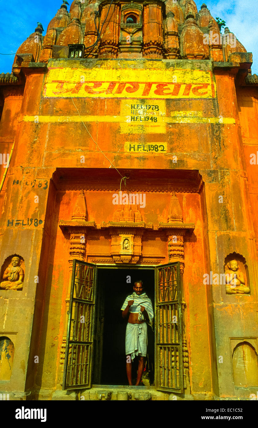 Varanasi india ritual steps hi-res stock photography and images - Alamy