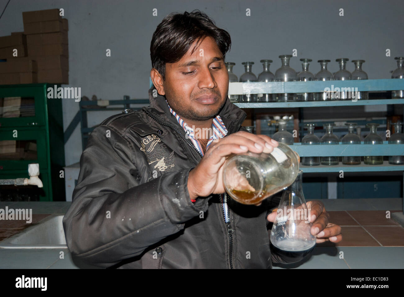 1 Indian Man experiment Stock Photo - Alamy