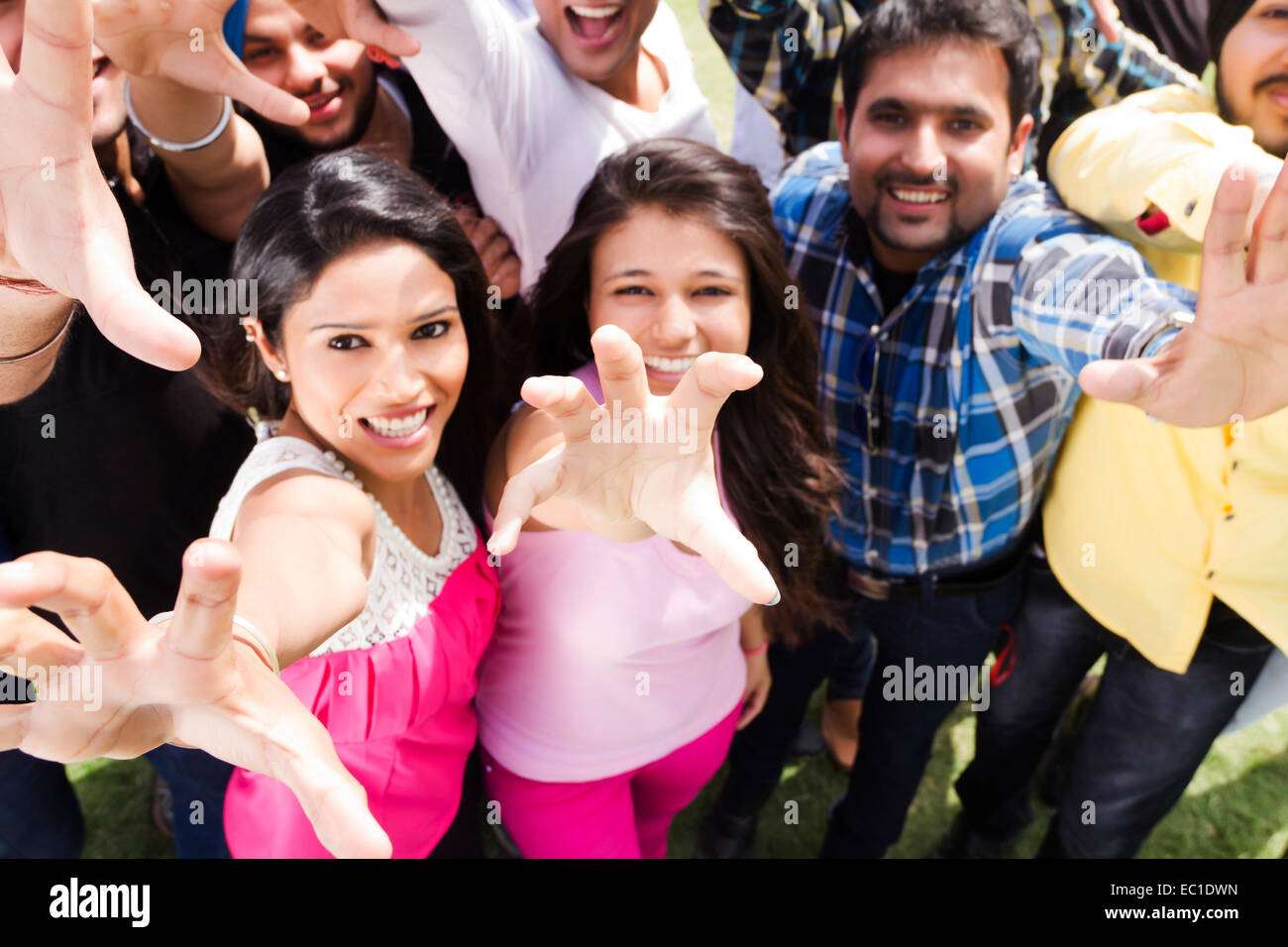 Diverse crowd cheer hi-res stock photography and images - Alamy