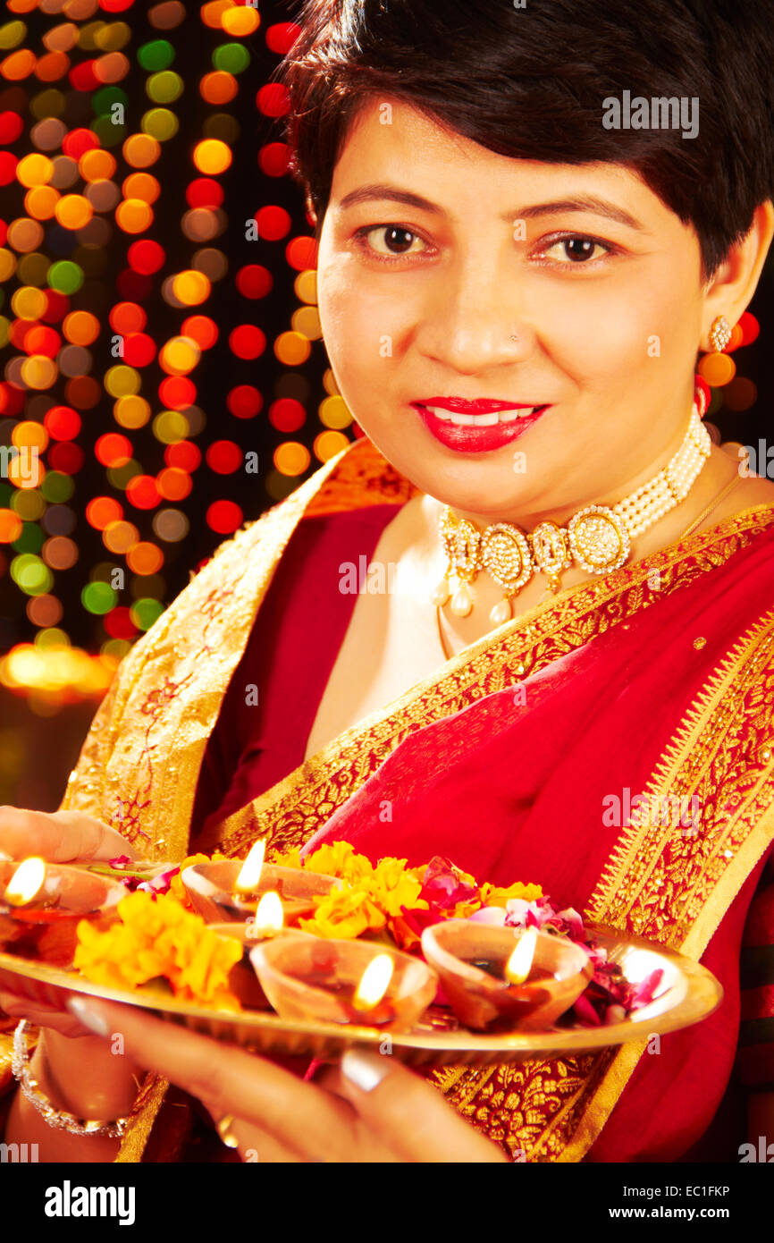 Lady with pooja thali hi-res stock photography and images - Alamy
