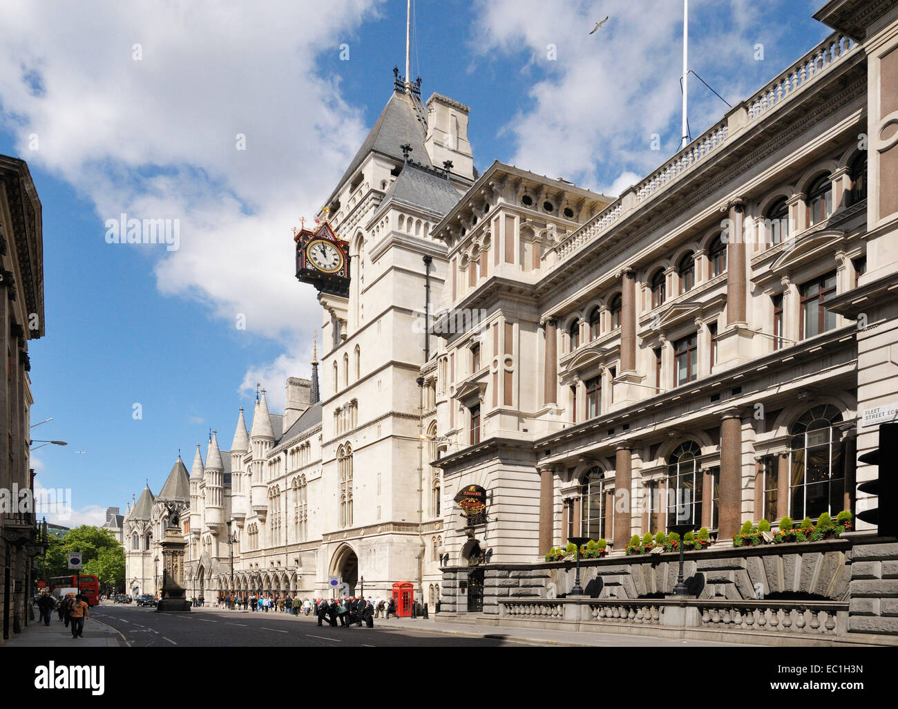 Royal Courts of Justice, Strand, Holborn, London, WC2A 2LL. Built by ...