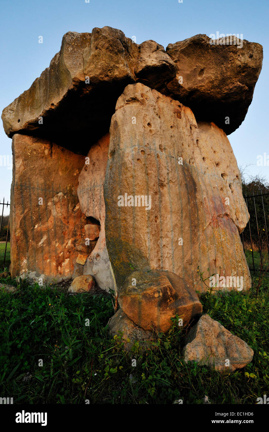Neolithic house hi-res stock photography and images - Alamy