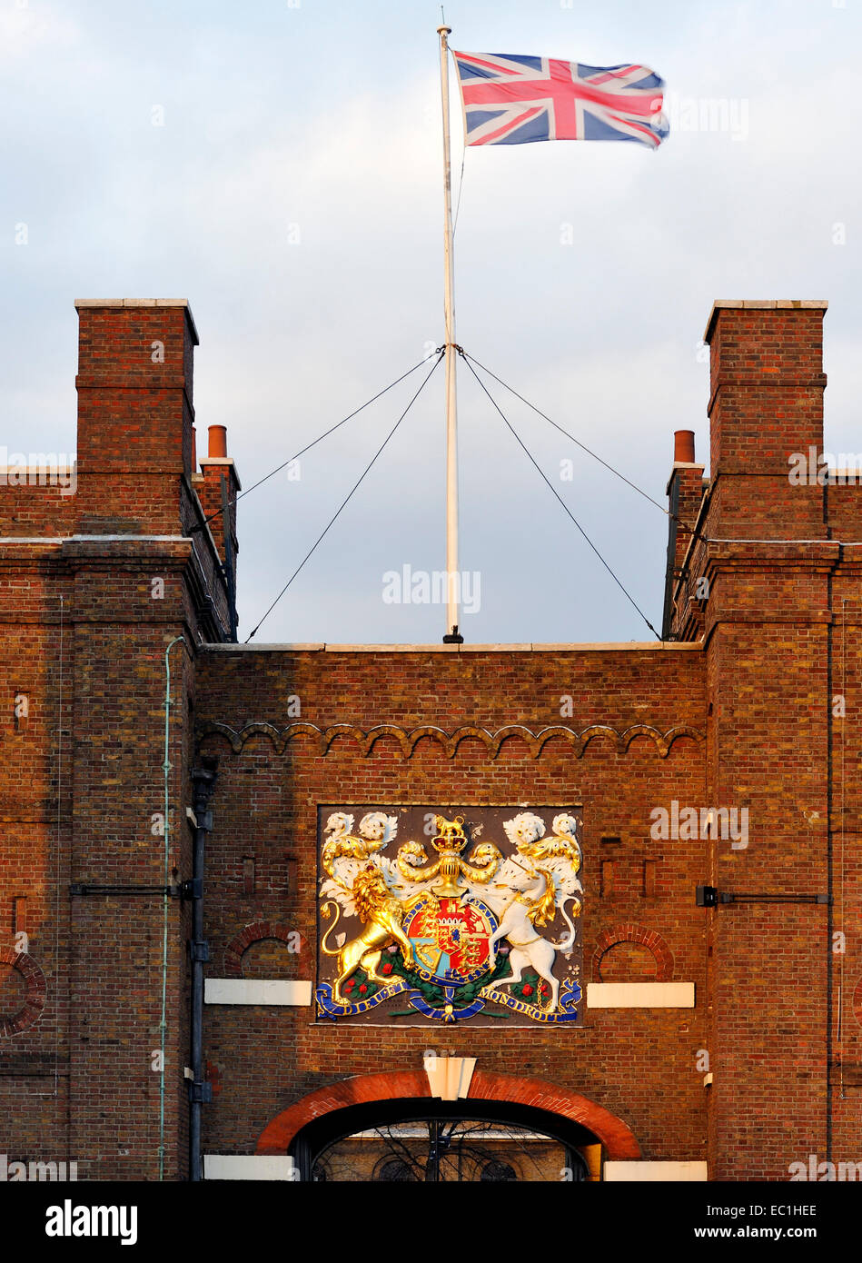 Historic gates hi-res stock photography and images - Alamy