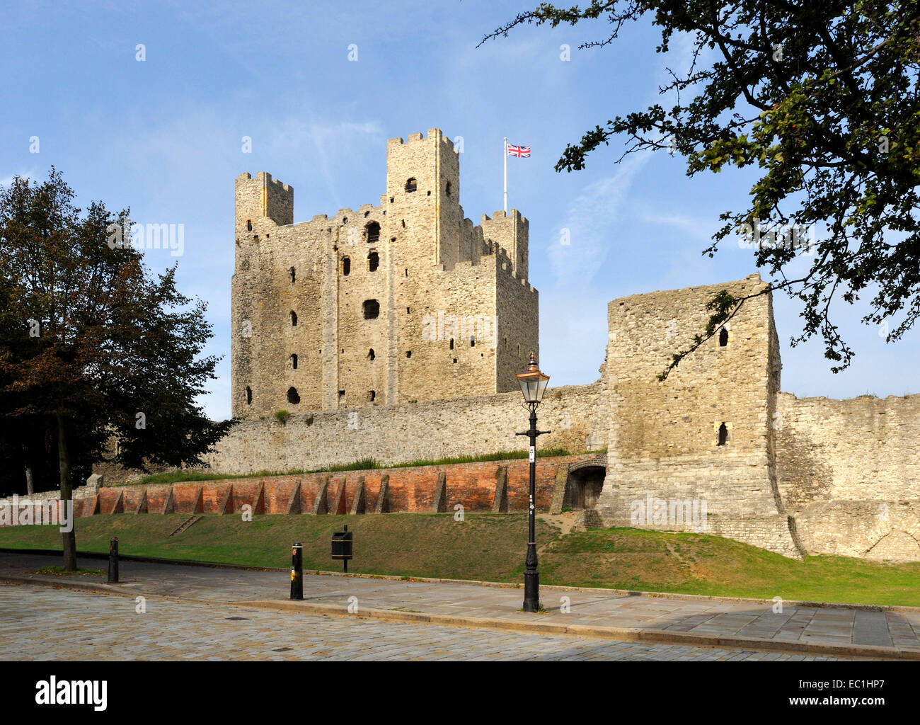 Rochester Castle, Kent, early morning. Norman keep (34 metres high ...