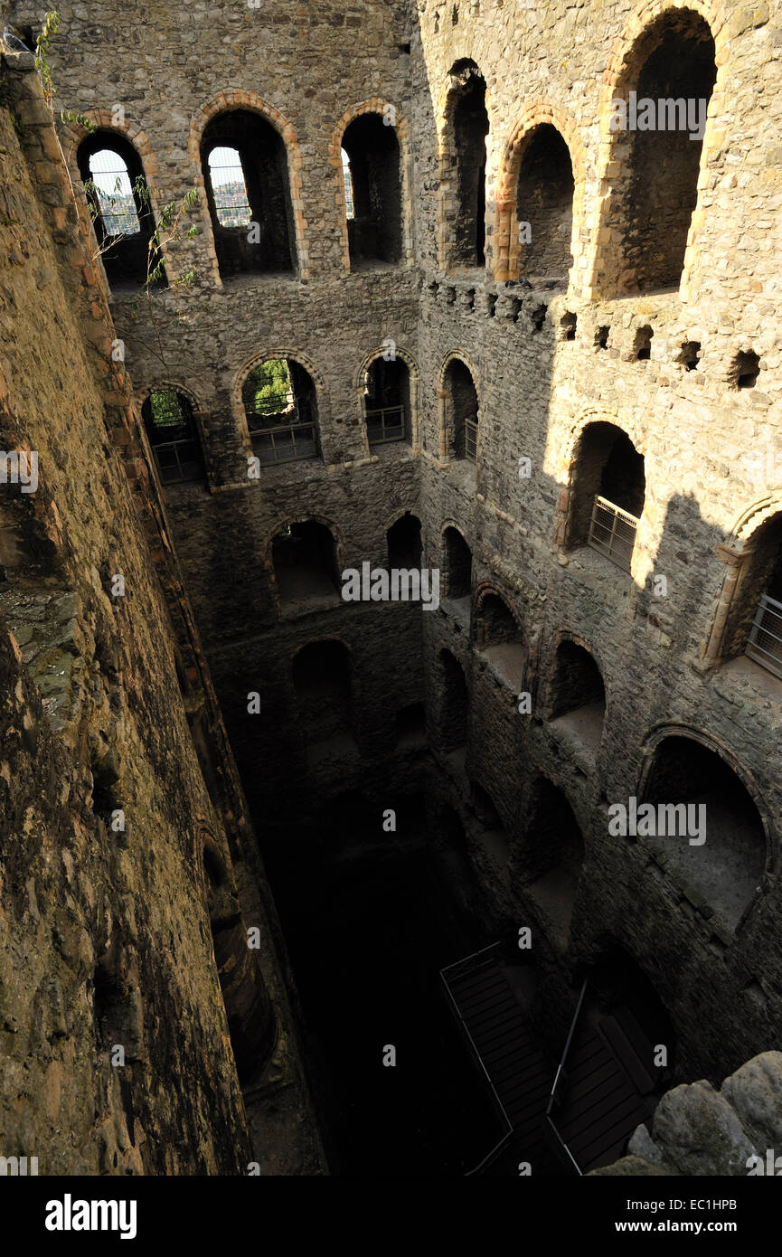 Rochester Castle, Kent: columns and arches of the Great Hall, in the ...