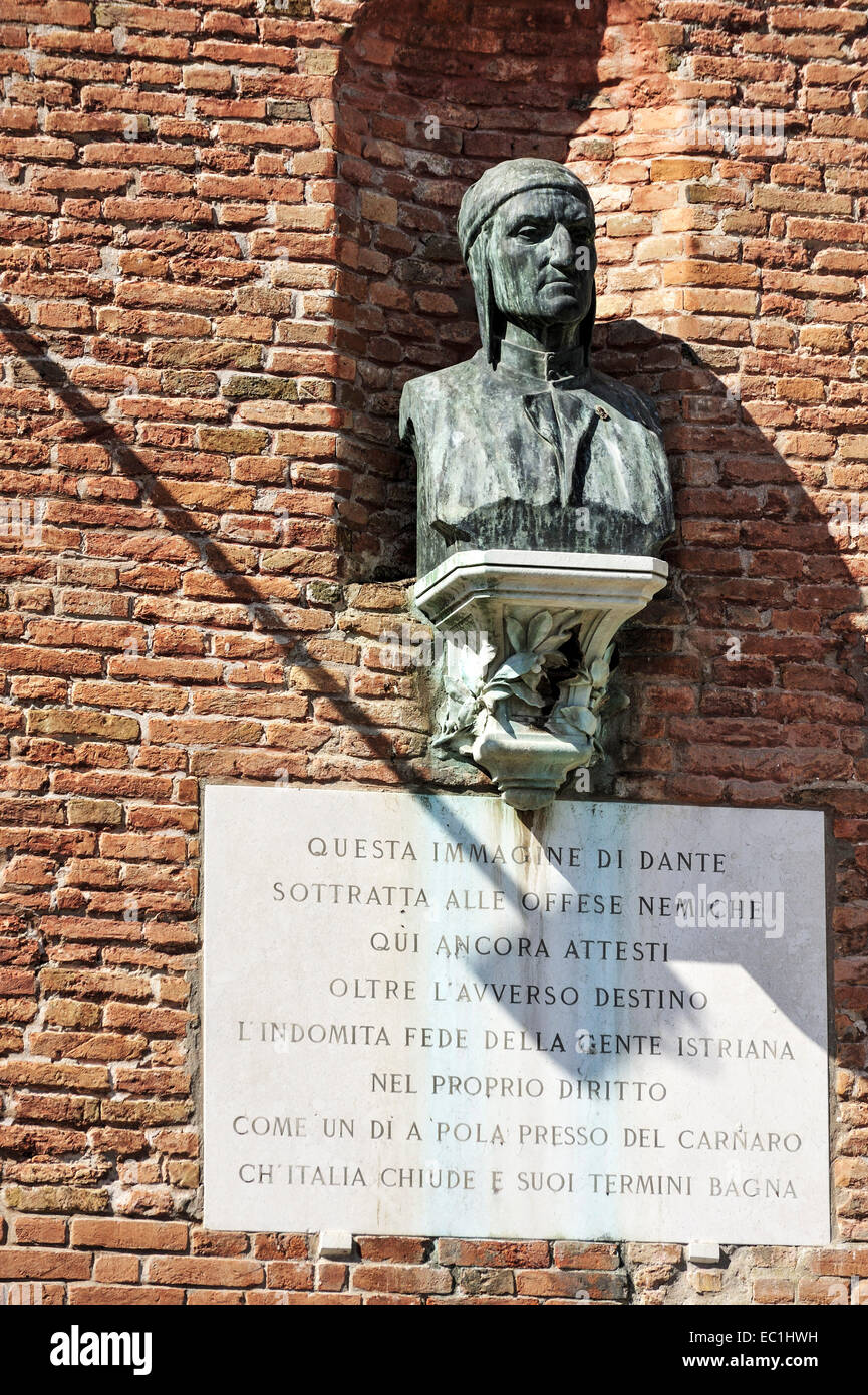 Bronze bust of poet dante alighieri hi-res stock photography and images ...