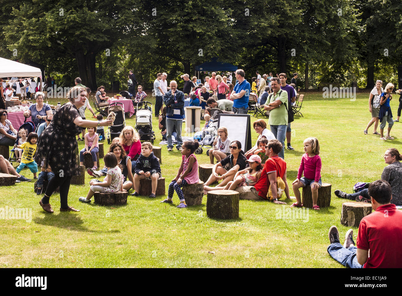 Storyteller Children High Resolution Stock Photography and Images - Alamy