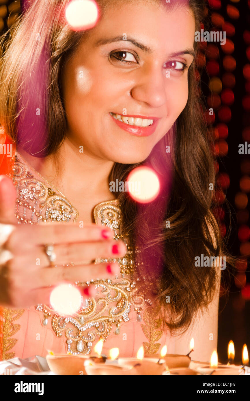 1 indian lady Diwali Festival Worship thali Stock Photo - Alamy