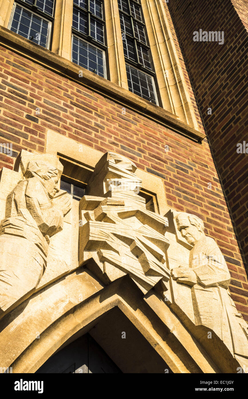Guildford statues hi-res stock photography and images - Alamy