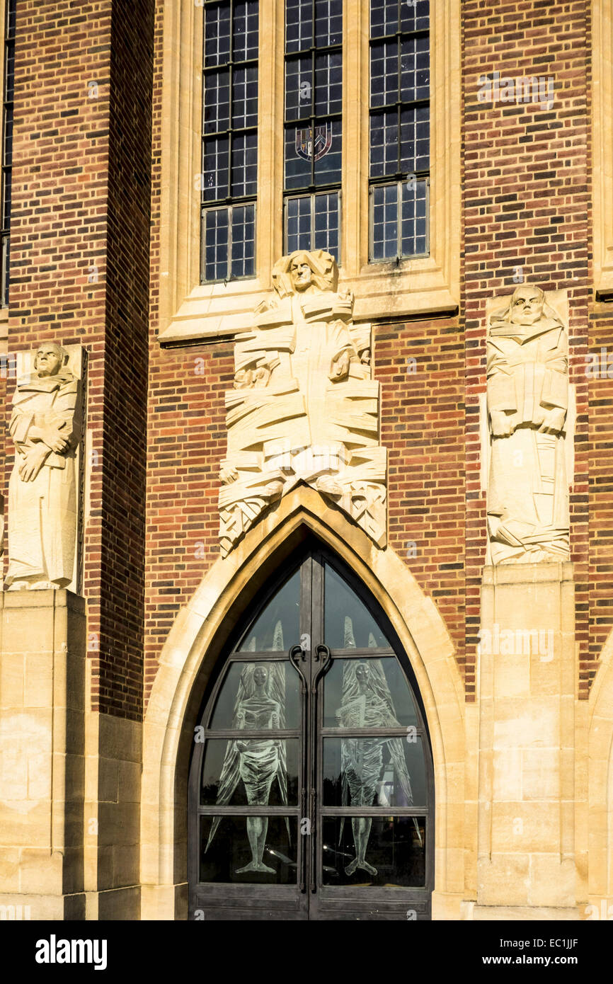 Guildford statues hi-res stock photography and images - Alamy