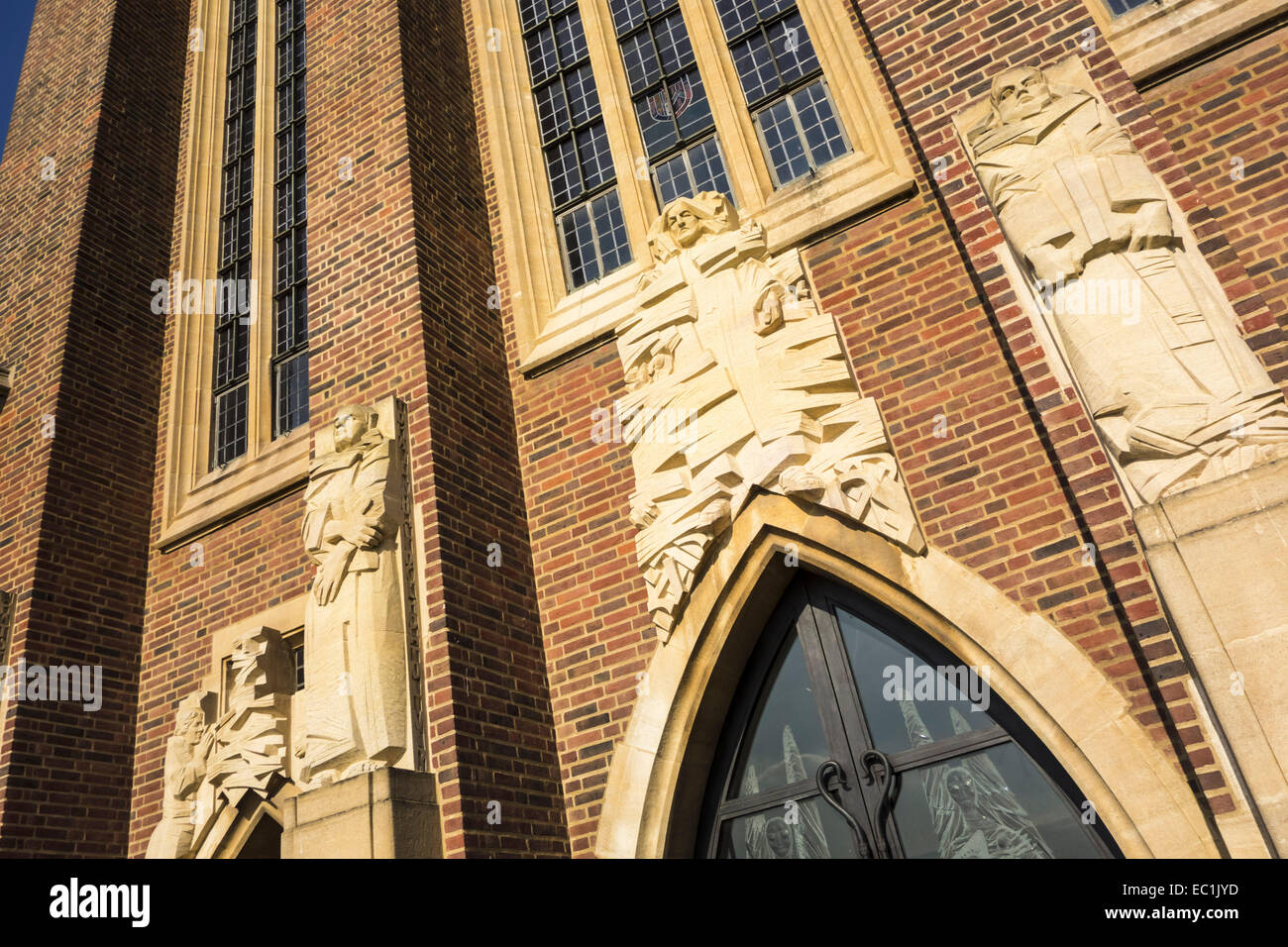 Guildford statues hi-res stock photography and images - Alamy