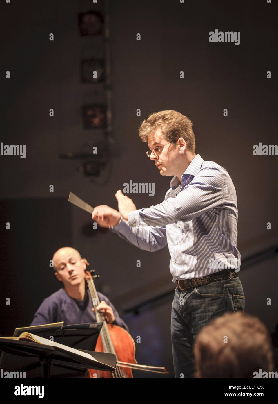 Robin photographs hi-res stock photography and images - Alamy