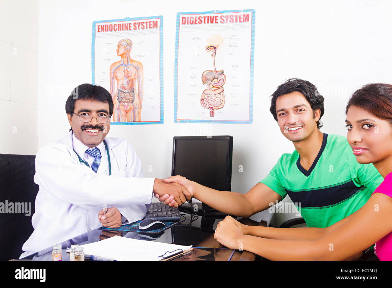 indian Doctor Clinic Patient Stock Photo - Alamy