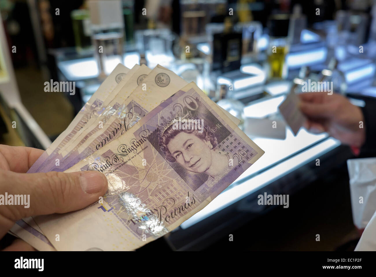 People handing over money hi-res stock photography and images - Alamy
