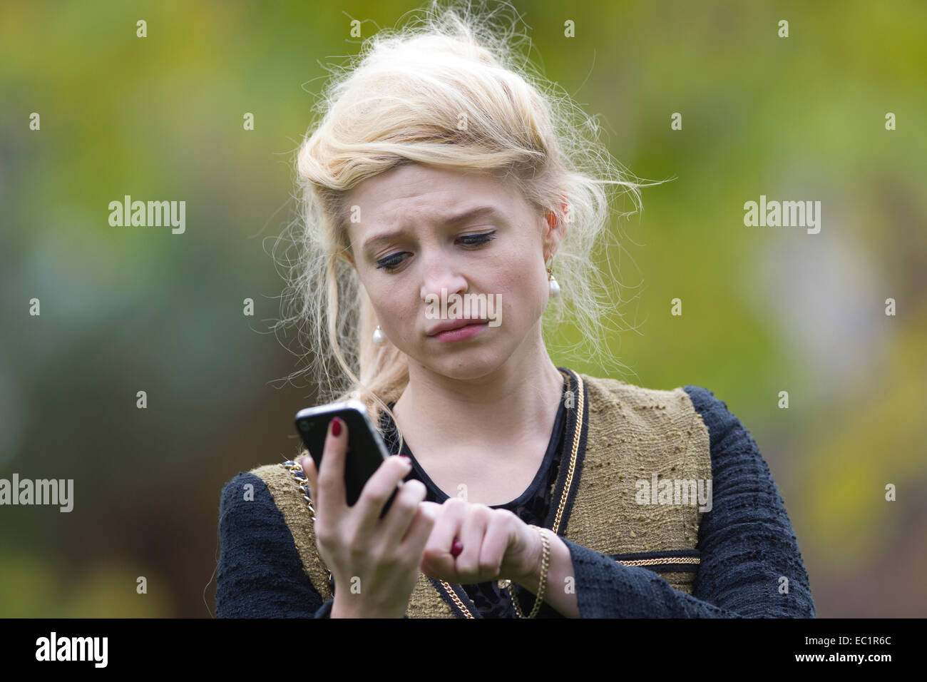 Mobile connection hi-res stock photography and images - Alamy
