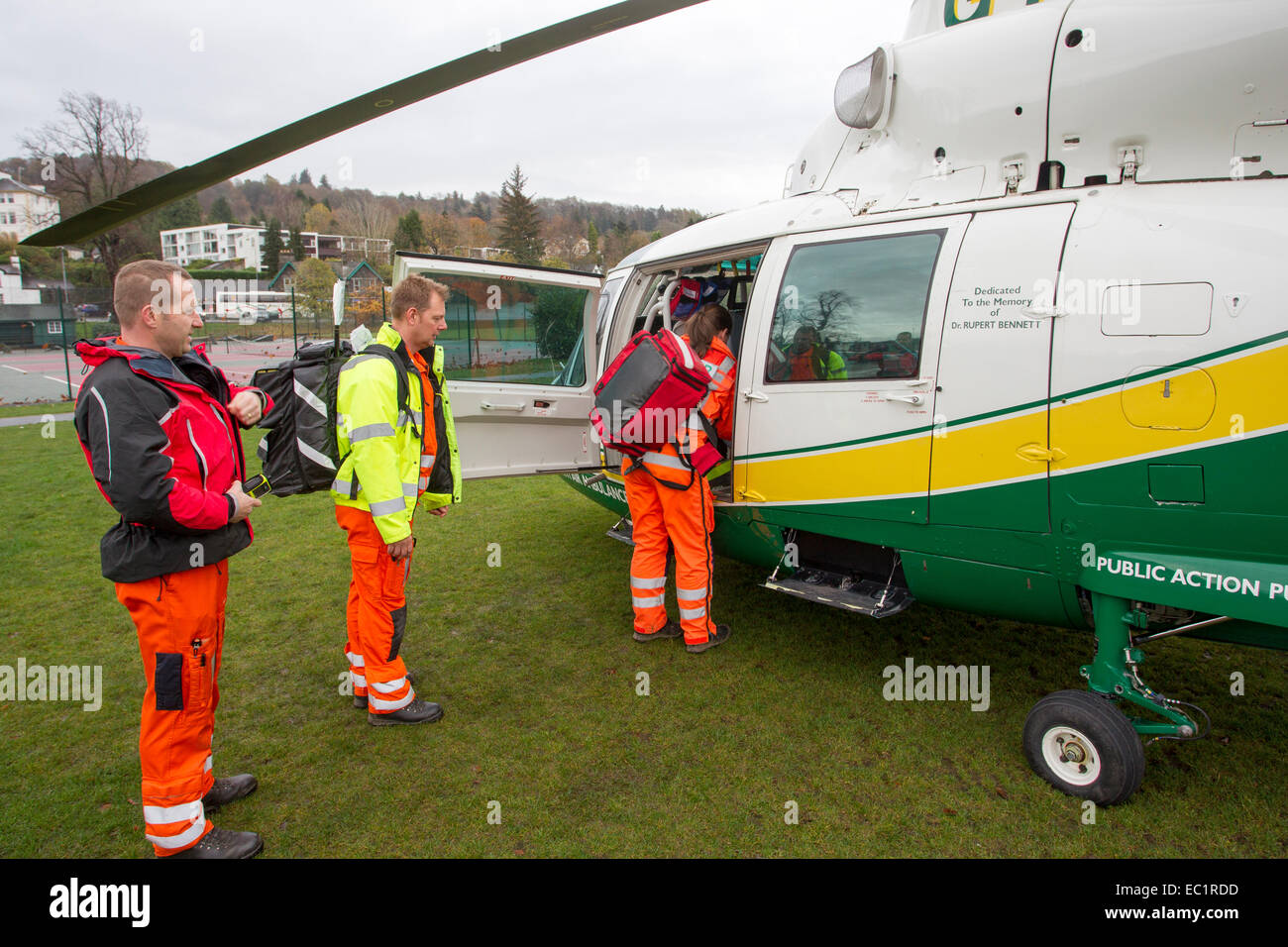 Helicopter ambulance view paramedics hi-res stock photography and ...