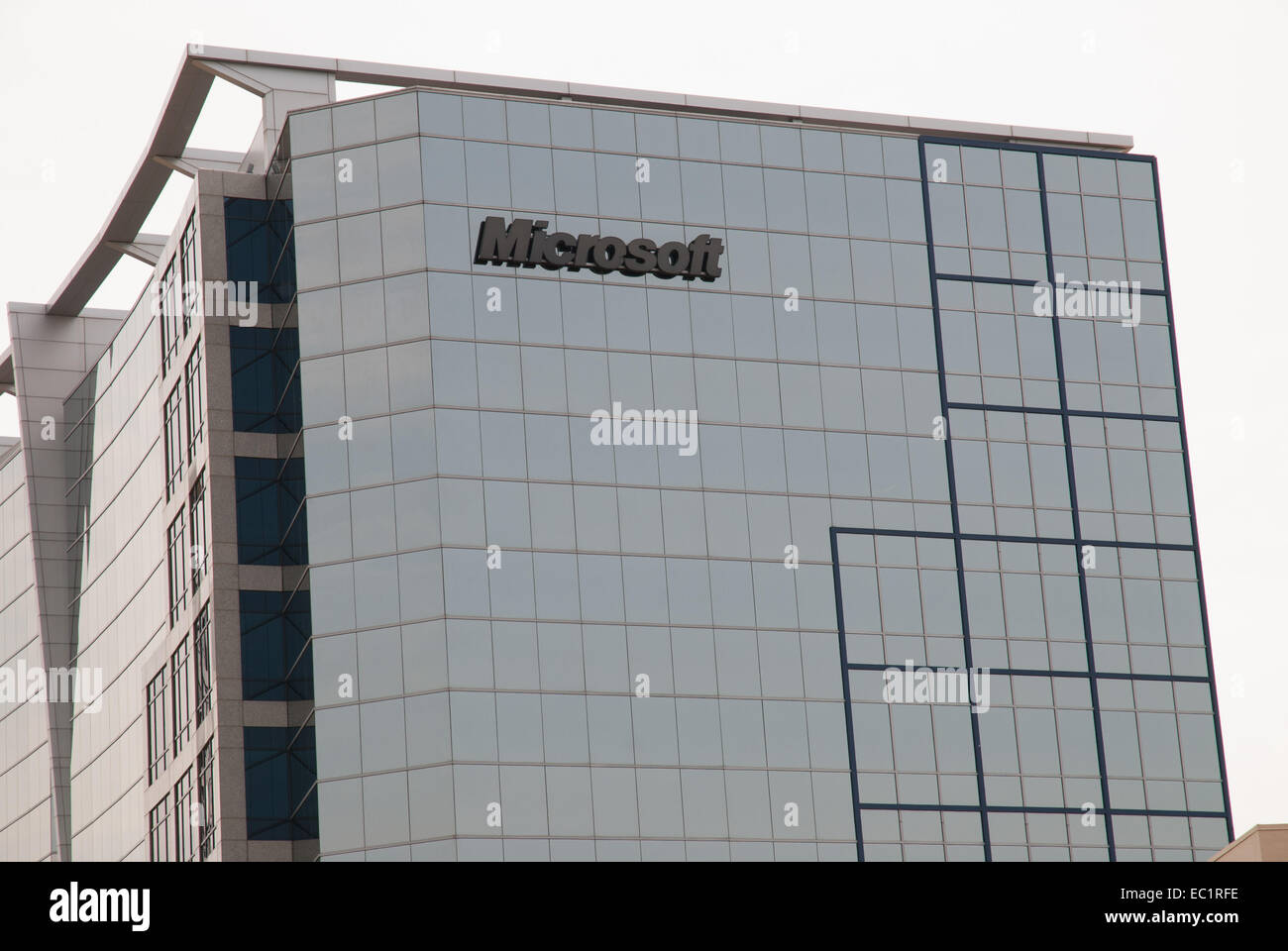 Microsoft logo building hi-res stock photography and images - Alamy