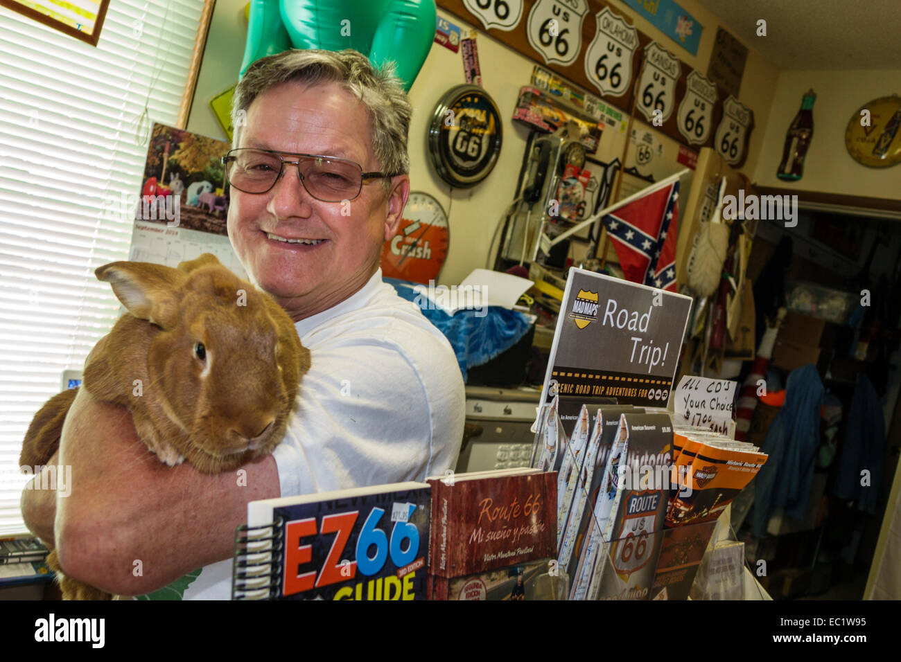 Illinois,Midwest,Staunton,Main Street,historic highway Route 66,Henry's ...