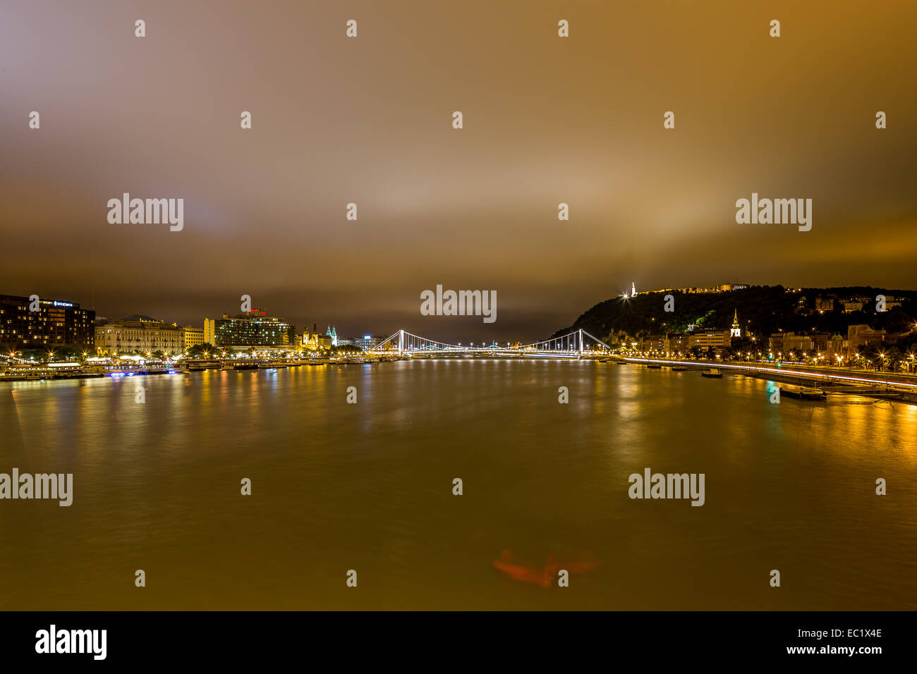 At night view over Budapest with Elizabeth Bridge and Gellert Hill ...