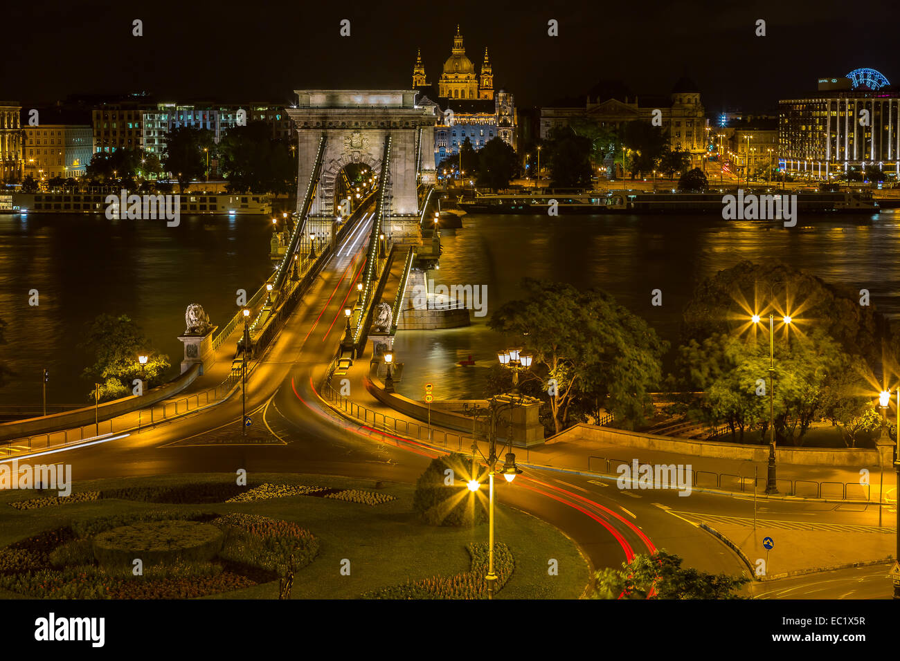 Illuminated chain bridges hi-res stock photography and images - Alamy