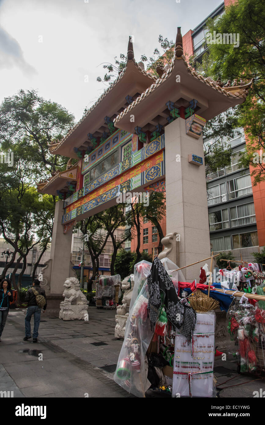 Chinese style gate hi-res stock photography and images - Alamy
