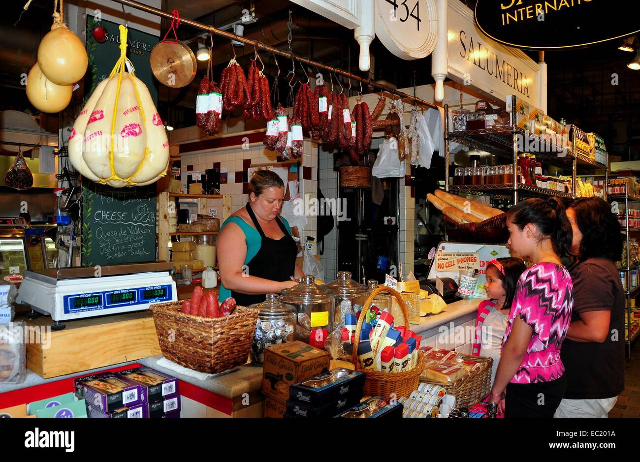 Reading terminal market hi-res stock photography and images - Alamy