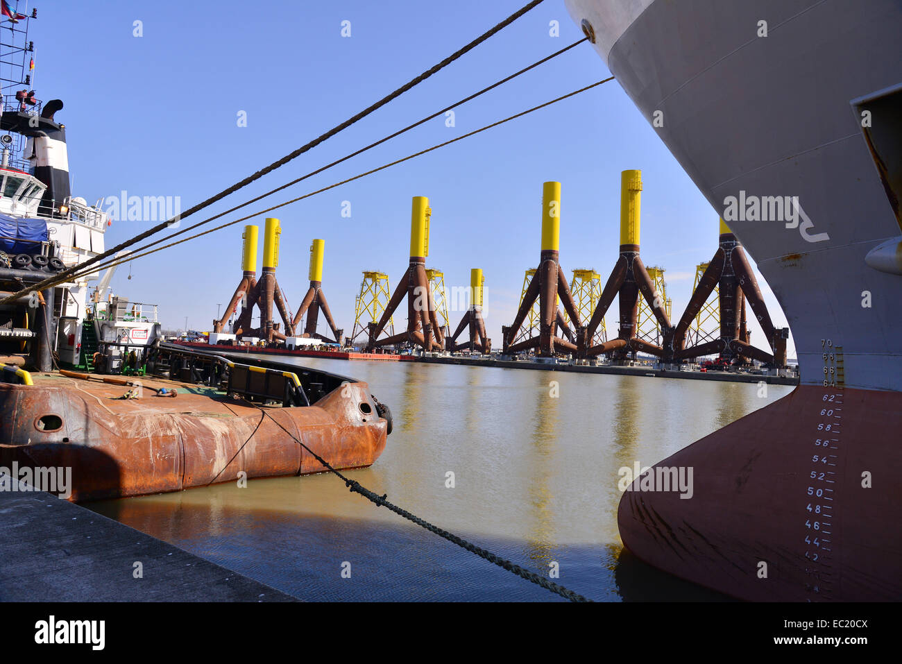 Components for offshore wind turbines, Container Terminal Bremerhaven ...