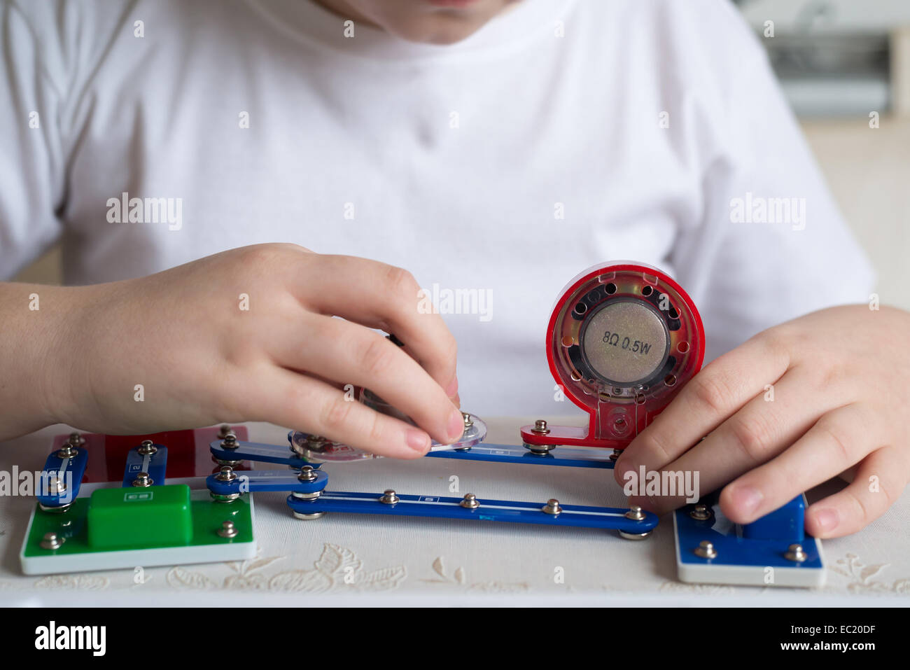 Teen boy science project hi-res stock photography and images - Alamy