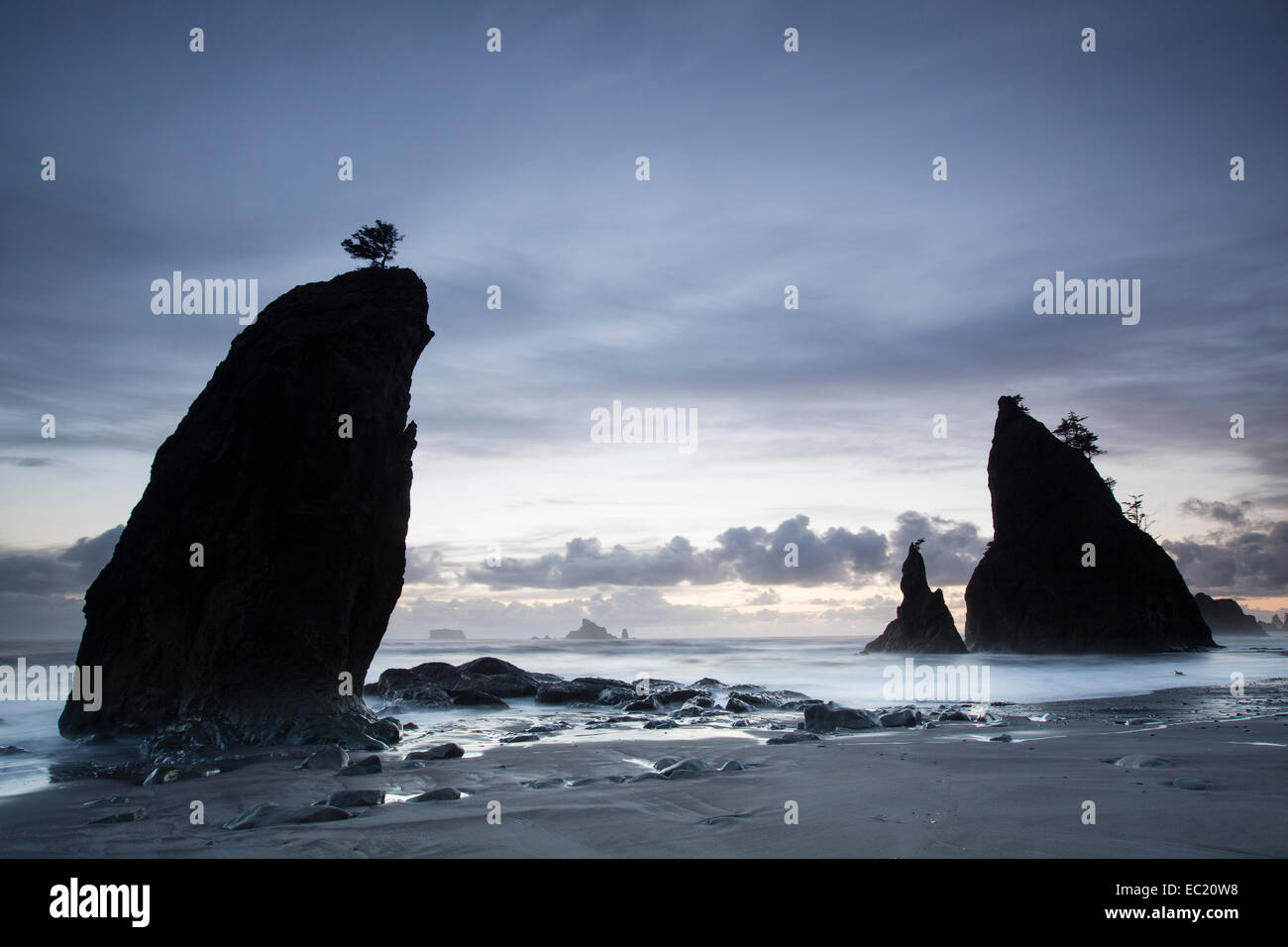 Rialto beach olympic national park hi-res stock photography and images ...