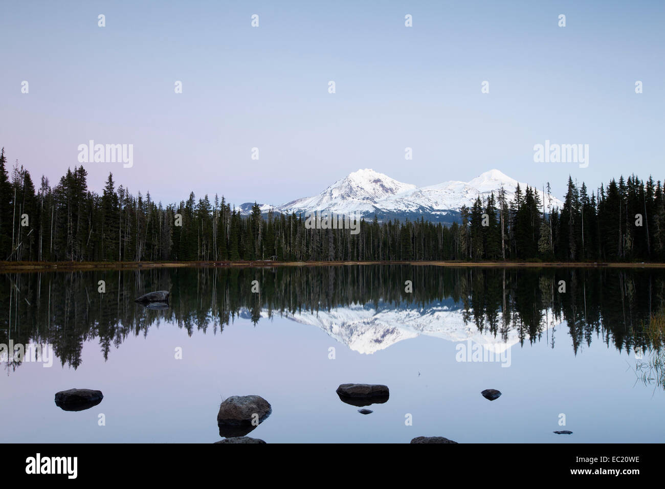 Three sisters mountains oregon hi-res stock photography and images - Alamy