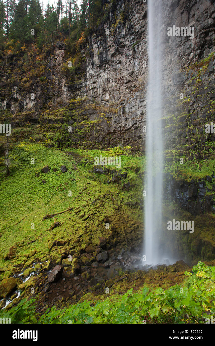 Watson Falls, waterfall in the Southern Cascades, Cascade Range ...