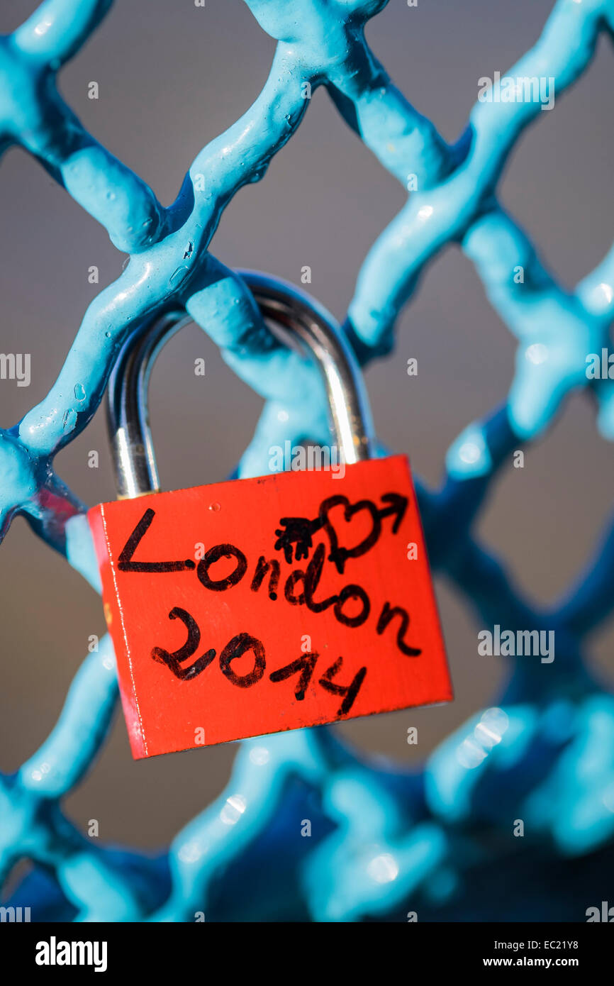Love lock tower bridge london hi-res stock photography and images - Alamy