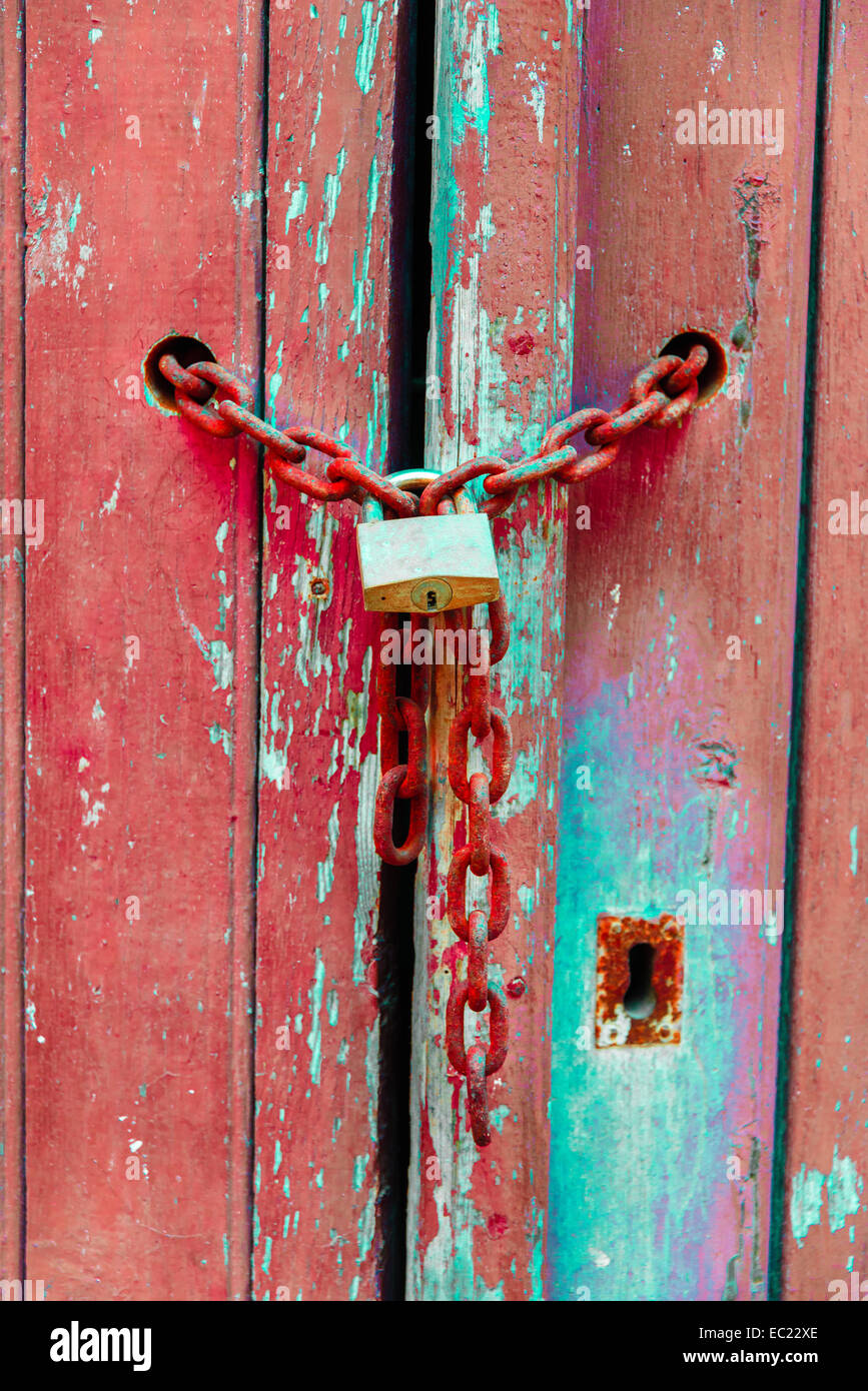 Old chain lock hi-res stock photography and images - Alamy