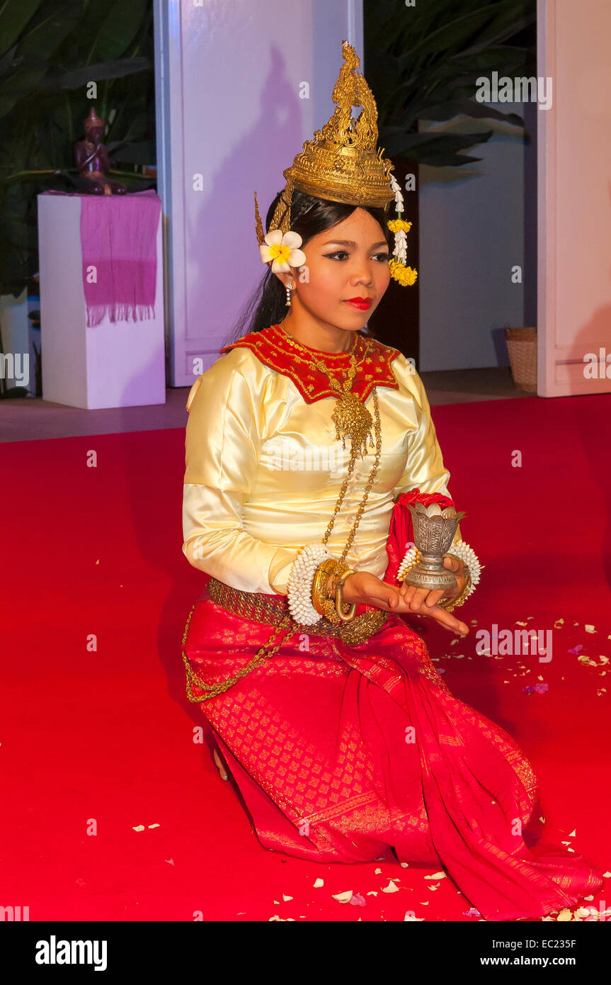 Apsara dance hi-res stock photography and images - Alamy