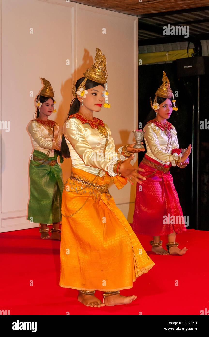 Apsara dance performance hi-res stock photography and images - Alamy