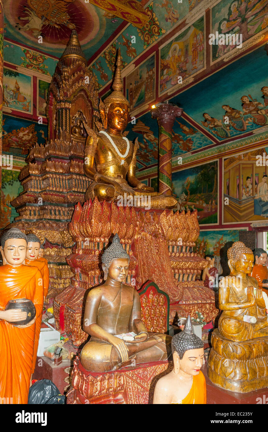 Buddha in Wat Phnom, Phnom Penh, Cambodia Stock Photo - Alamy