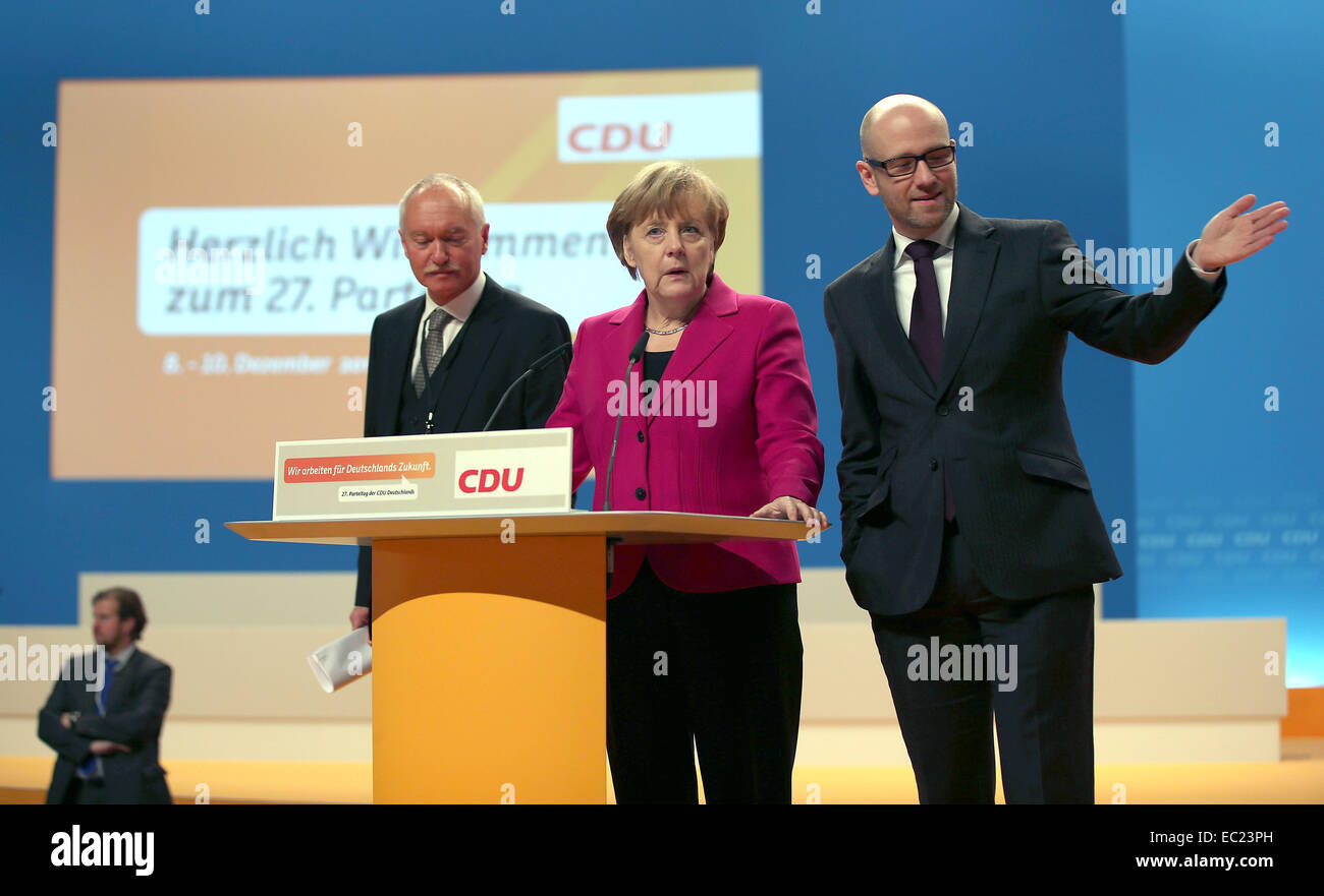 Chancellor Angela Merkel (C) and Secretary General of the Christian ...