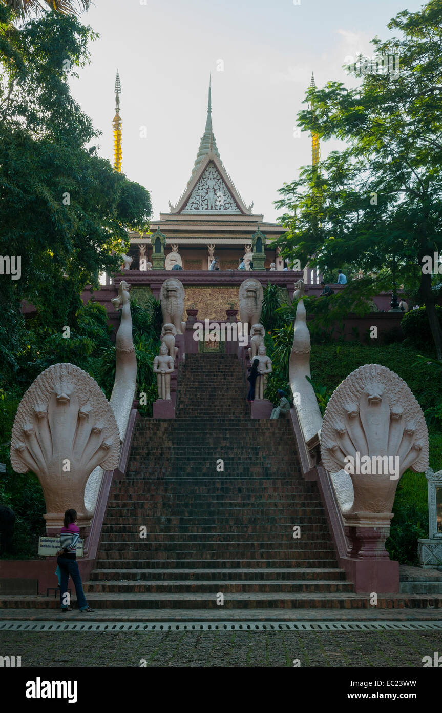 Wat Phnom, Phnom Penh, Cambodia Stock Photo - Alamy