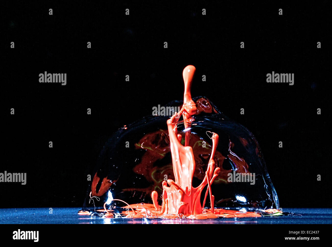 Splashing drop hi-res stock photography and images - Alamy
