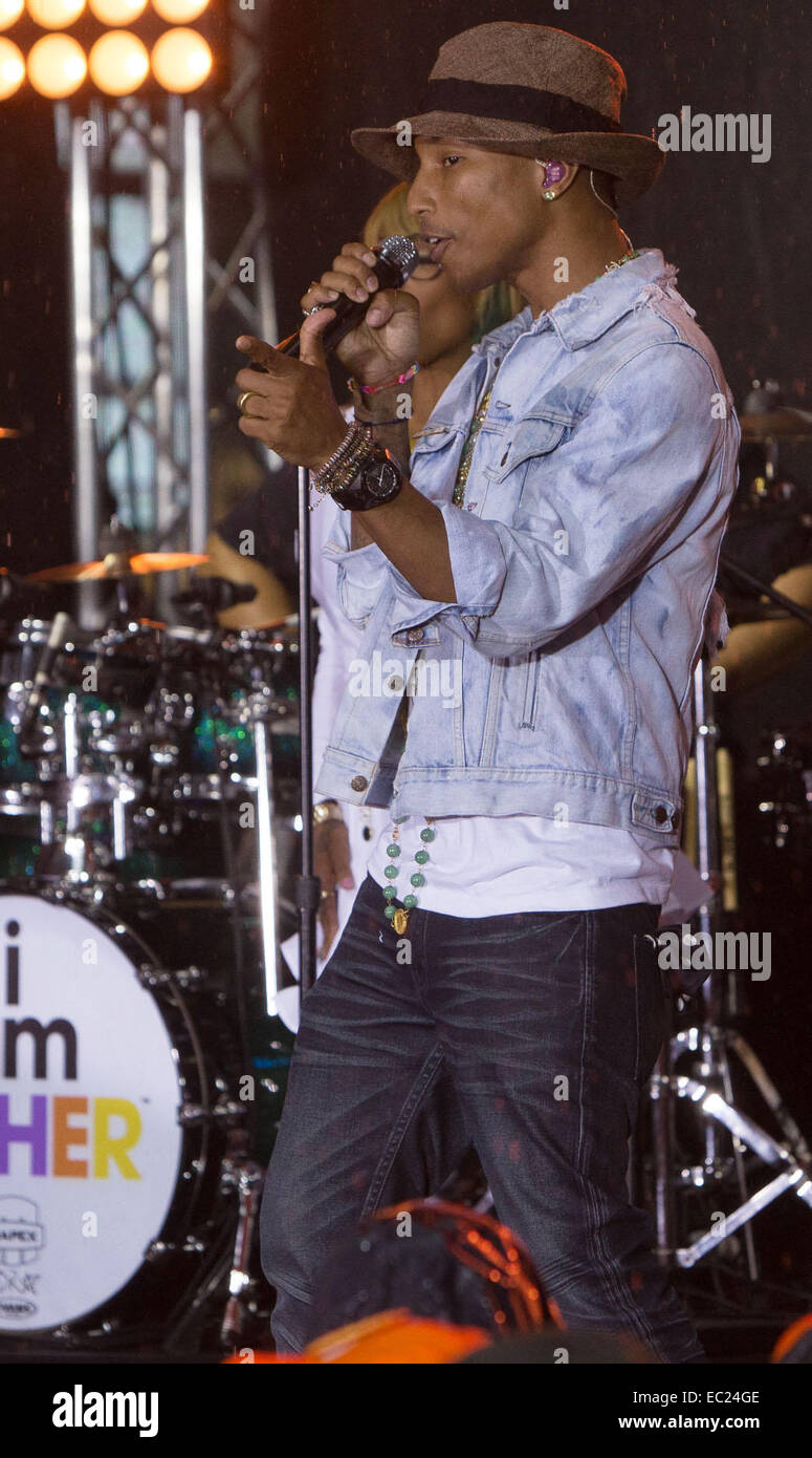 Pharrell Williams performs his hits songs "Happy" and "Marylin Monroe ...