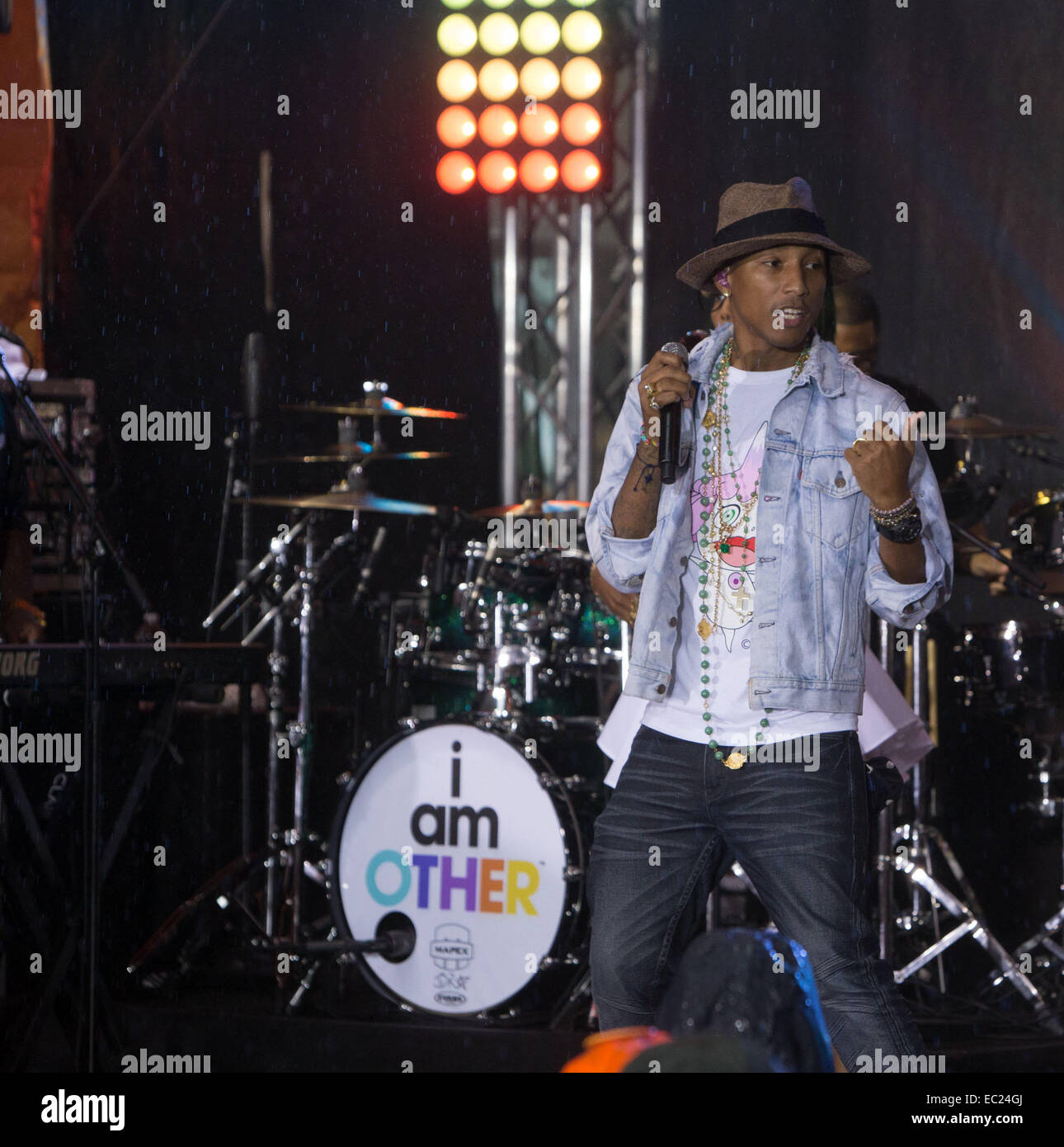 Pharrell Williams performs his hits songs "Happy" and "Marylin Monroe ...