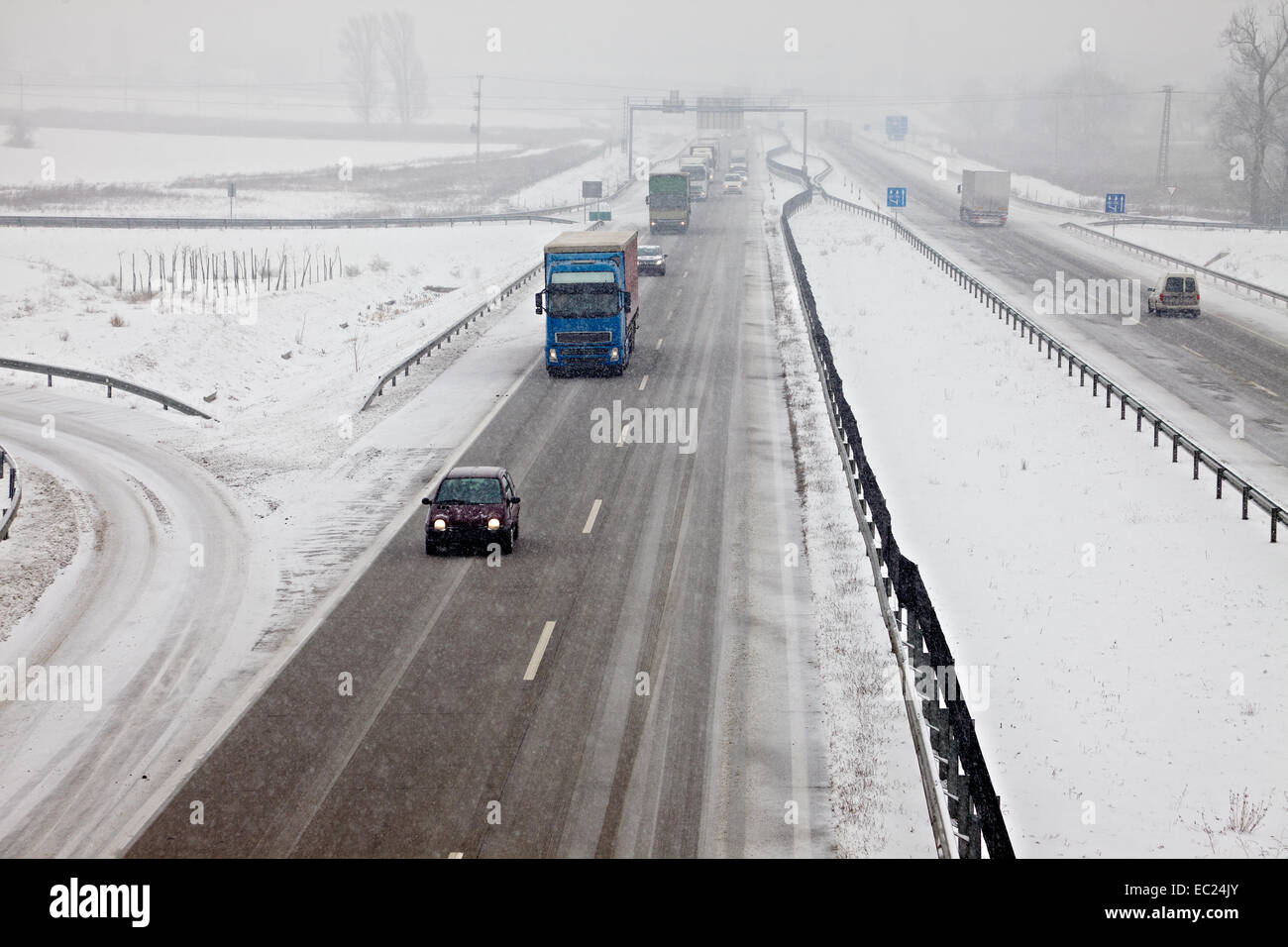 Snowy highway hi-res stock photography and images - Alamy