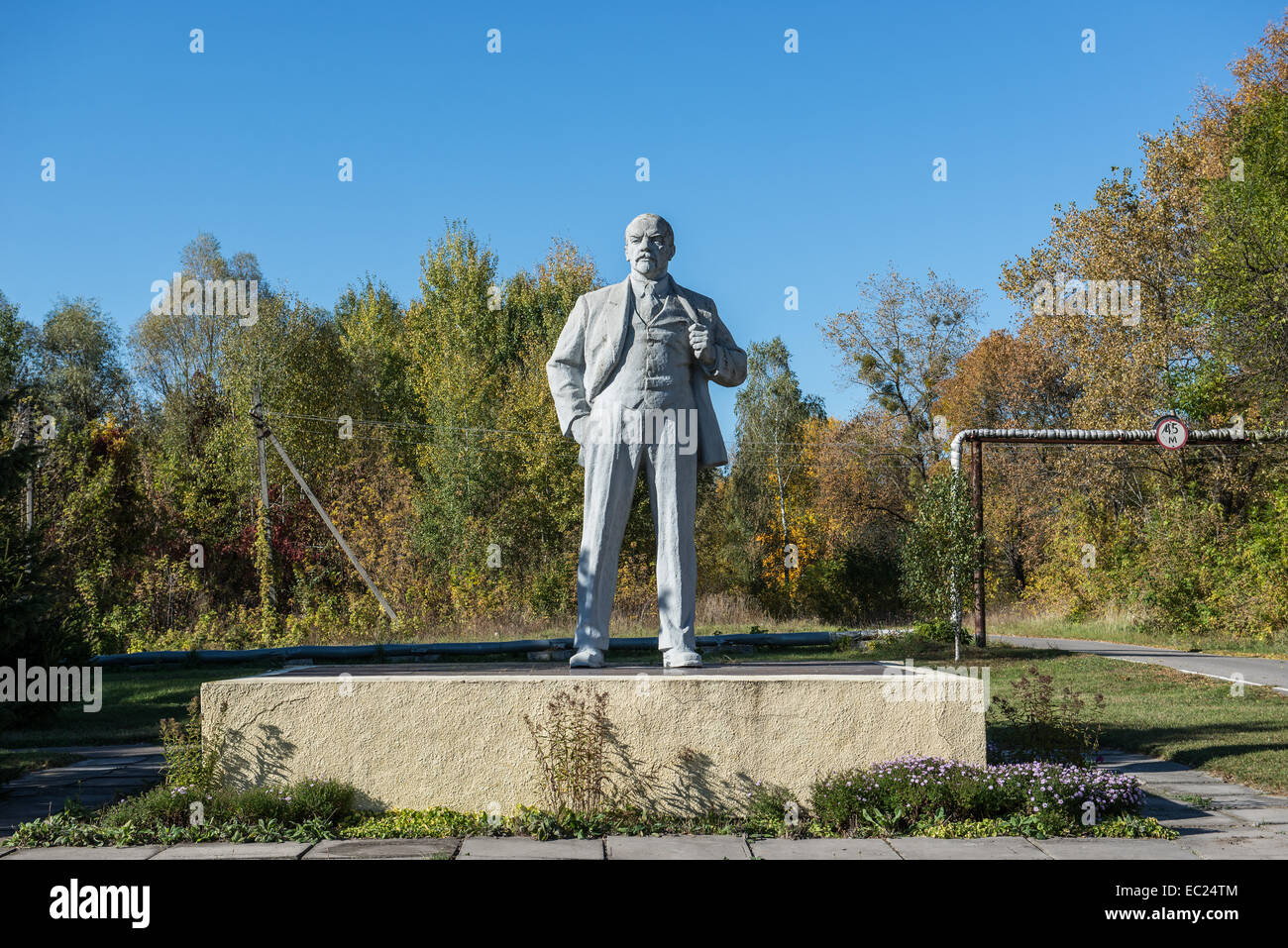 Lenin monument in Chernobyl town, Chernobyl, Chernobyl Exclusion Zone ...