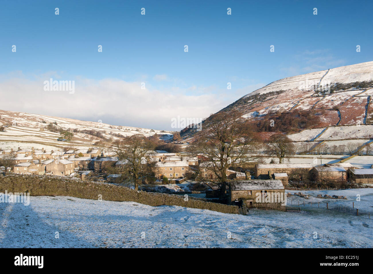 Swaledale, Yorkshire, UK. 08th Dec, 2014. Snow around Thwaite in ...
